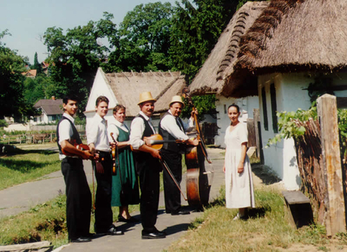 Bemutatkozás – Boglya Népzenei Együttes