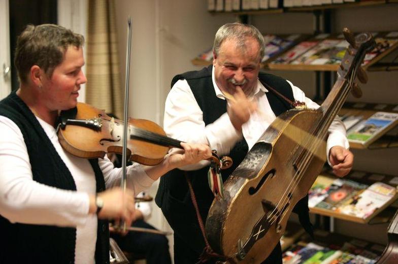 Képek a Boglya zenekar tagjairól különböző rendezvényeken – Boglya ...